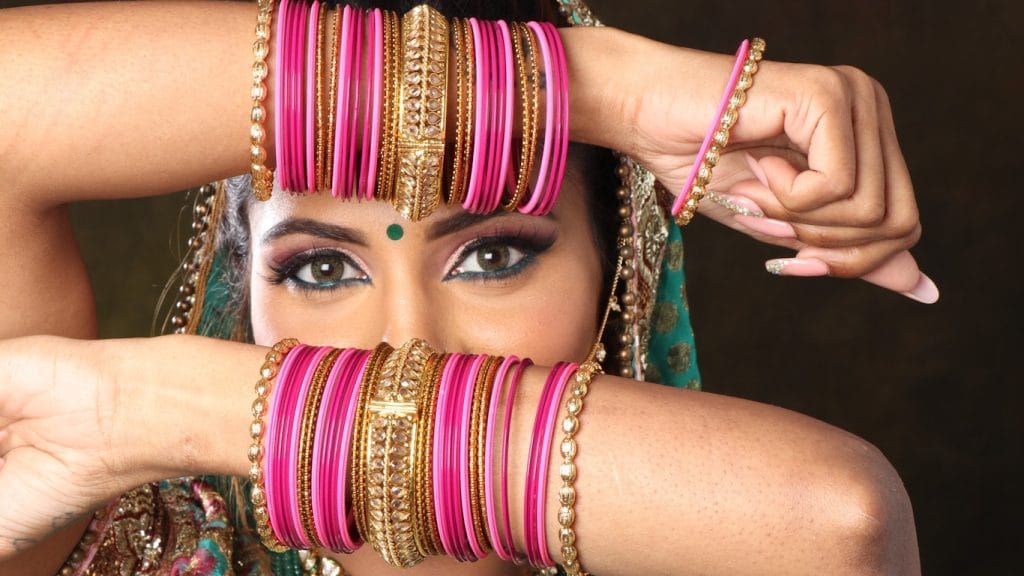 🔴 The Bindi Mystery: all about the Red Dot on the Forehead.